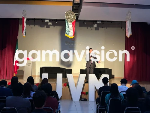 Estudiantes de la UVM reciben consejos para emprender