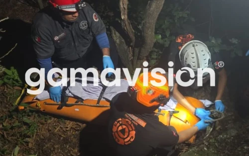 Rescatan cuerpo de senderista en el Pico UDEM en San Pedro Garza García