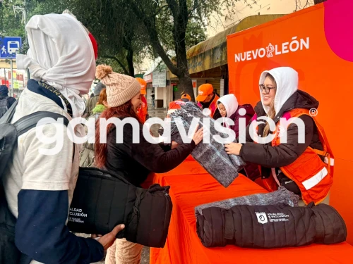 Ayudan a gente vulnerable con Operativo Invernal en el Centro de Monterrey
